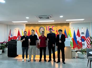 2024年5月31日广西乐思购媒体科技产业有限公司总经理吕军带队到校访问交流我校教育中心副主任李航在河畔会议室热情接待并座谈