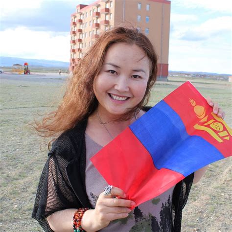 Чинбатын Ундрам Зохиолч сэтгүүлч яруу найрагч Р Эмүжин УНДРАМ МОНГОЛ УЛСЫН 100 ЖИЛИЙН