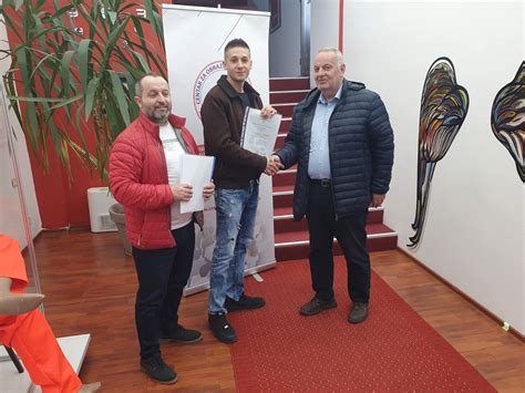 Врачени сертификатите од шестиот дел од обуката за Cnc програмери и оператори Меѓународен