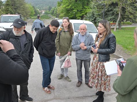 Художници се срещнаха със зам кмета по култура Даниела Савчева заради новия надпис ШУМЕН ШУМ БГ
