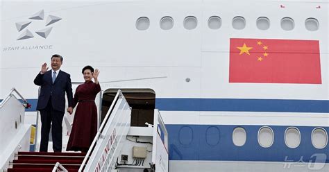 [포토] 프랑스 도착한 시진핑 주석과 펑리위안 여사