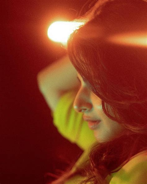 Photos ஊரு அழகி உலக அழகி தொடை அழகை காட்டி ரசிகர்களை திக்குமுக்காட வைத்த ஐஸ்வர்யா மேனன்