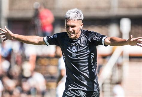 Diego Hernández Chega Ao Rio De Janeiro E Demonstra Entusiasmo Por