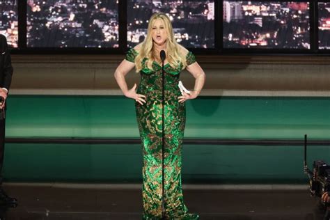 Jennifer Coolidge Ignores Play Off Music Dances During Emmy Acceptance