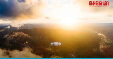 ชมภาพในหลวง พระราชินี เจ้าฟ้าสิริวัณณวรีฯ เสด็จฯ ไปทรงเปลี่ยนเครื่องทรงฤดูร้อน พระแก้วมรกต