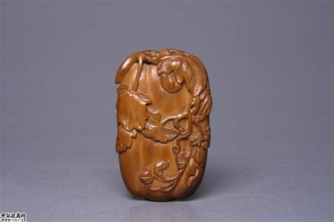 清 骨雕瓜瓞绵绵挂件 藏家展厅 收藏资讯 艺术家 书画家 书画名人 书法家 中华收藏网