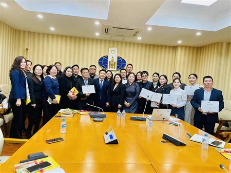 “Нүүдлийн соёлын боловсрол” олгох зуслангийн сургагч багш нар батламжаа авлаа