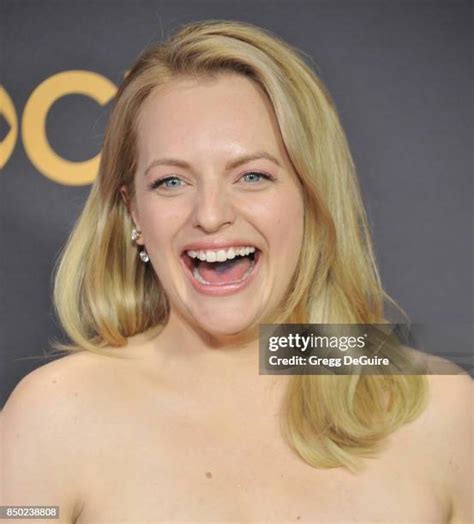 1678 Emmys Elisabeth Moss Photos And High Res Pictures Getty Images