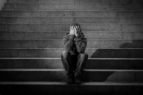 Jeune Homme Seul Nu Photo Stock Image Du Fond Toned