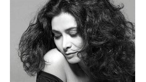 الفنانة دارينا الجندي مي زيادة خشبة الخلاص التي علقتني بالحياة