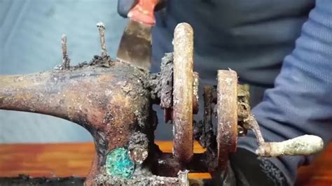 ویدیو جالب تمیز کردن چرخ خیاطی قدیمی و کهنه