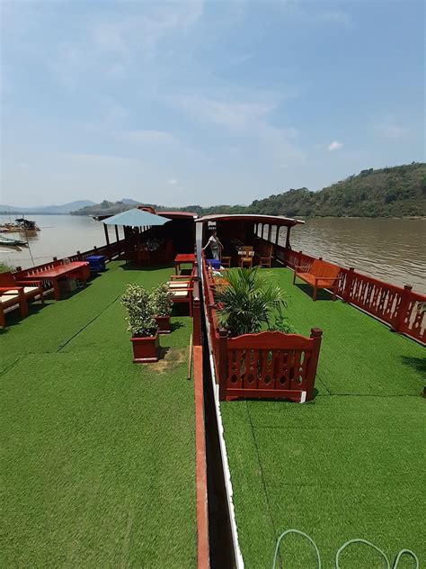 ແຄມຝັ່ງ ເຮືອຍາວ ແຄມຝັ່ງ ເຮືອຍາວ Added A New Photo