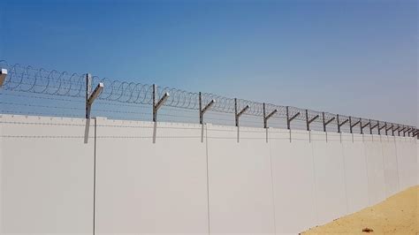 Link Middle East Installs Concertina Razor Tape Cbt And Barbed Wire
