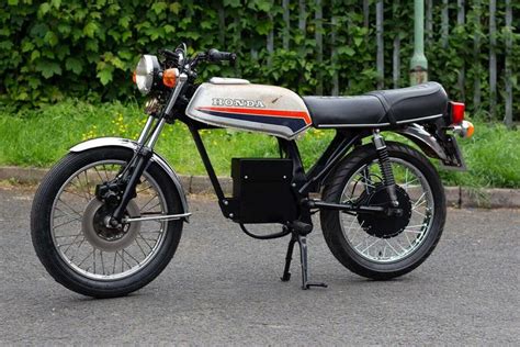 Foto Kementerian Esdm Bina Bengkel Untuk Konversi Motor Listrik