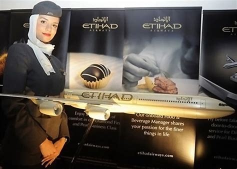 전 세계 스튜어디스 유니폼 여기 다 모였네 28