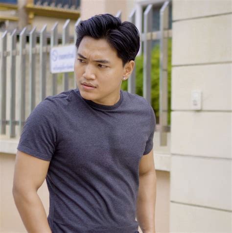 နောက်က တရုတ်မလေး ရှက်သွားပီ…🤭💛 Pyae Phyo Tun