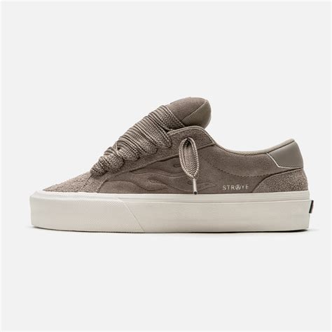 Logan Puff Low Top Skate Shoes Straye