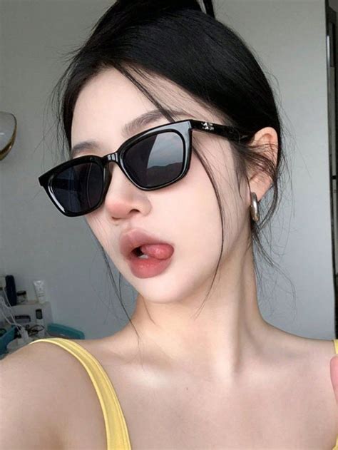 1pc Womens Black Small Square Sunglasses Fashionable Uv Protected Shades For Round Shaped Face
