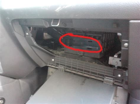 Замена салонного фильтра — Suzuki SX4 (1G), 1,6 л, 2007 года | своими ...