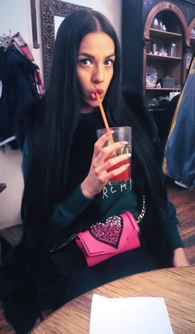 Galerie Silvia Dellai Chce Mít Větší ňadra A Jde Pod Kudlu Foto Bez