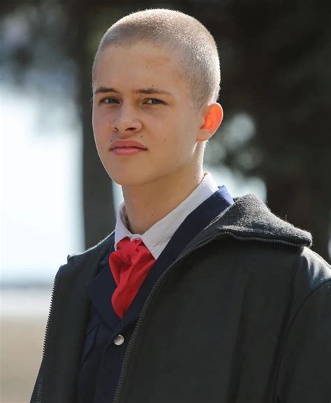 Андрей персонаж — сериал Слово пацана актер фото характеристика внешность образ Леон