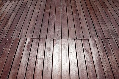 How To Decide The Best Approach Between Deck Paint Vs Stain
