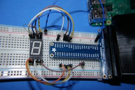 connect a 7 segment led to a raspberry pi 2 with windows 10