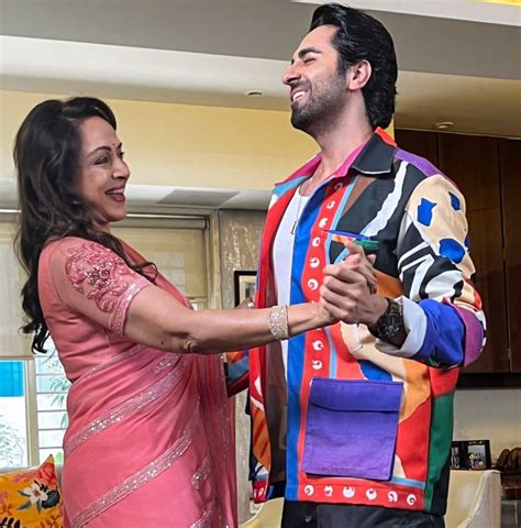 Legendary Dream Girl Hema Malini Meets Modern Dream Girl Pooja A