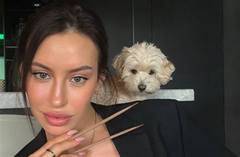 Возлюбленная Тимати Валентина Иванова снялась в комбинезоне без бюстгальтера