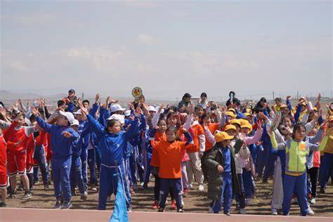 Ii V ангийн сурагчдын дунд “Хөнгөн атлетикийн” тэмцээнийг Налайх дүүргийн Хөнгөн атлетикийн зам