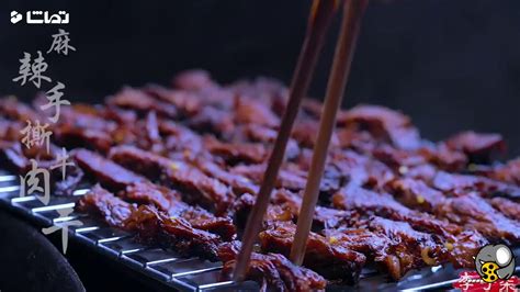 آشپزی روستایی دختر چینی خشک کردن هسته میوه ها فیلو