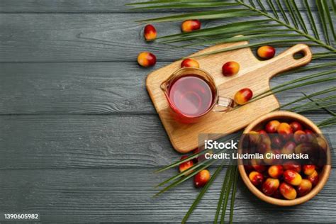 회색 나무 테이블에 팜 오일과 신선한 과일로 평평한 누워 구성 텍스트를 위한 공간 0명에 대한 스톡 사진 및 기타 이미지 0명 건강한 생활방식 건강한 식생활 Istock