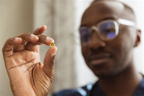 직장에서 아프리카 젊은 의사 치료 또는 의료 고문 Idoors의 클로즈업 초상화 의료 의료 의학 및 직업의 개념 남자에 대한 스톡 사진 및 기타 이미지 Istock