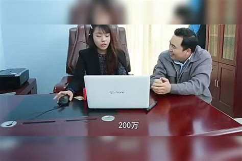 女孩考上清华亲爸一分钱不给，后爸给了10万，5年后亲爸后悔了 清华亲 女孩