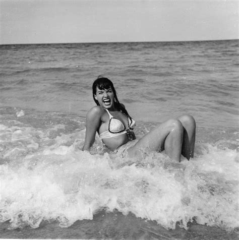 Hot Sexy Eleni Kalorkoti Bikini Pics