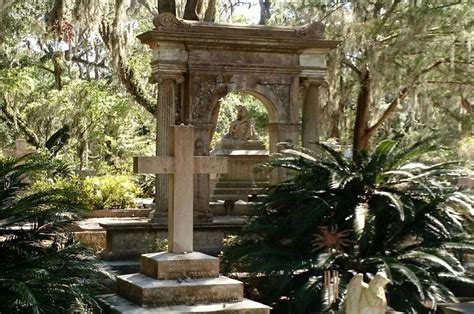 Tour Savannahs Historic And Beautiful Bonaventure Cemetery