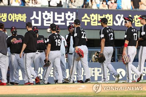 Lg 두산 상대로 5대 0 승리 연합뉴스