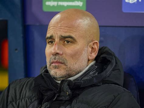Quei Graffi Sul Volto Di Guardiola E Lallarme Per La Sua Tensione Nervosa Il Giornale
