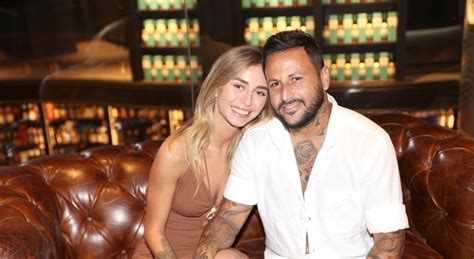 חורט אותה על גופו אוהד בוזגלו בדרך להתמסר לאישה אחת Tmi