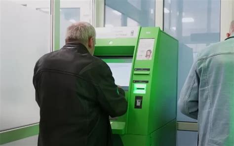 У кого з пенсіонерів можуть забрати гроші з рахунків у 2025 році Читайте на Ukr Net