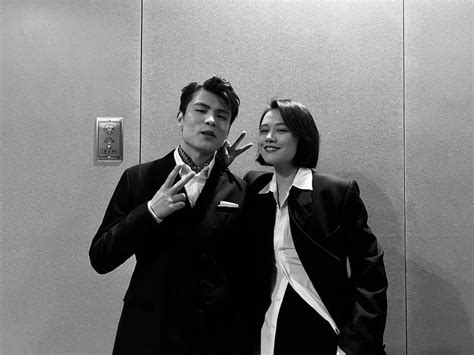 马思纯晒下班收工照 穿西装白衬衫大哥气场爆棚 搜狐大视野 搜狐新闻