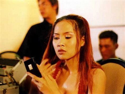 Minh Thư Gái Nhảy đưa Con Gái Về Việt Nam Khoe Dáng Nóng Bỏng Với áo
