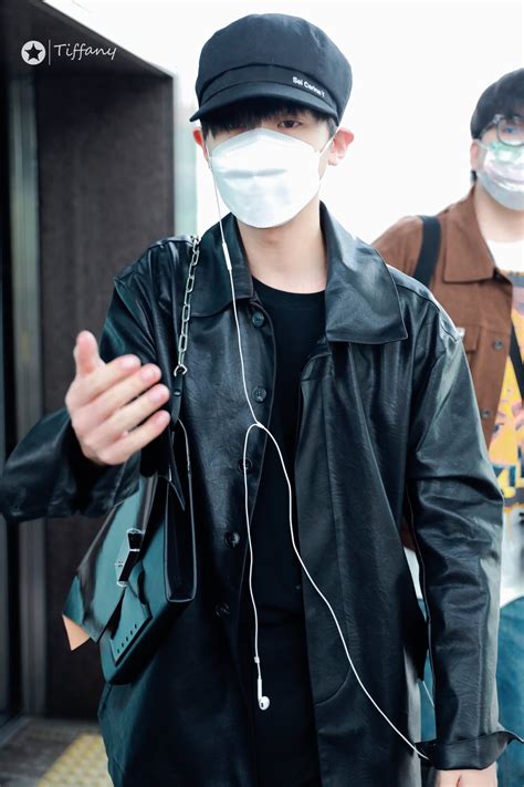 Alluring J Justin Hoàng Minh Hạo 黄明昊 Vietnam Fanpage Wx4