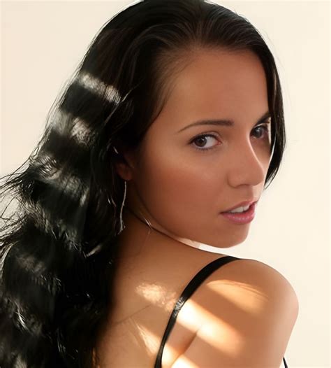 Laura Lion Actress Height Weight Age Videos Photos Biography