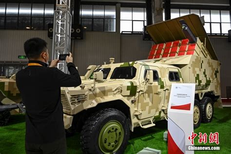 轻型高机动车载蜂群武器系统首次亮相航展 中宏网
