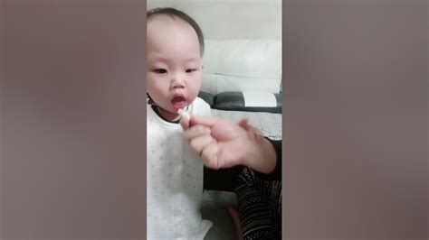 아빠 먹는거 가지고 고만놀리고 주세요랍스터먹는아기 Youtube