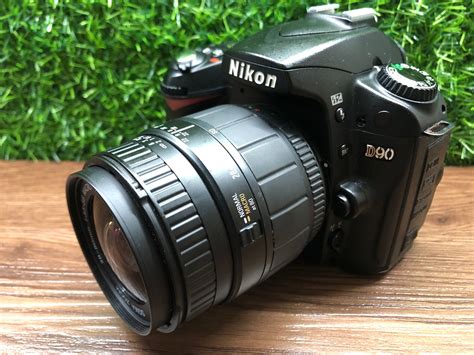 Nikon D90 A Two Hands Thaipick