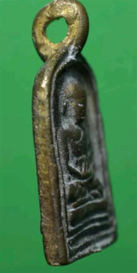 เหรียญหล่อ หลวงพ่อไปล่ วัดกำแพง รุ่น ๒ สร้างปี ๒๕๓๔ โค้ดตอก หางกระรอก คราบดินฝรั่งปรากฎ ดูง่าย