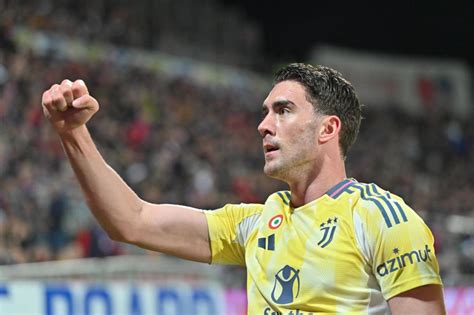 Vlahovic Removes Like From Leaos Instagram Post Amid Milan Links