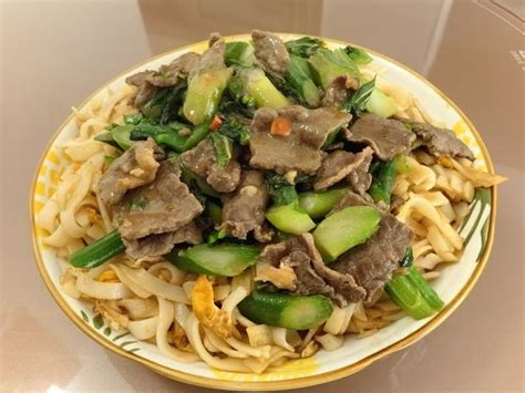 【湿炒牛肉粿条 河粉 的做法步骤图】厨房日记sz 下厨房